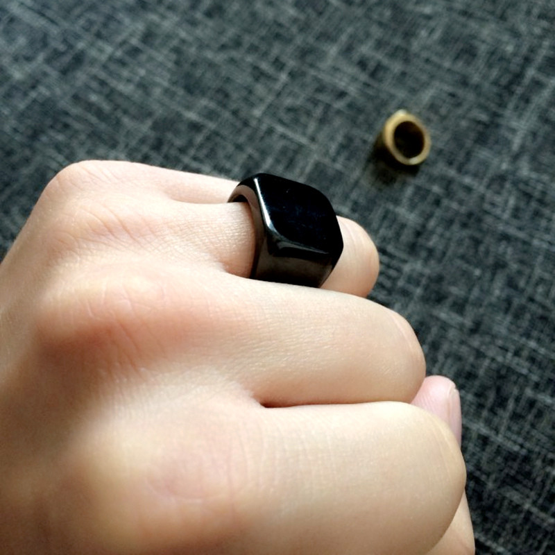 Anillo Cuadrado Corte Clasico – Chocante Bisutería